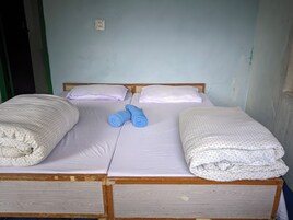 Quarto Clássico com Cama de Casal, vista para a colina | Wi-fi grátis 