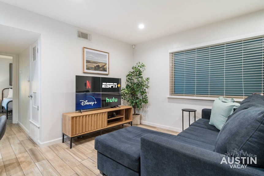 East Side #212 Xxxxxxx - South Congress - Austin