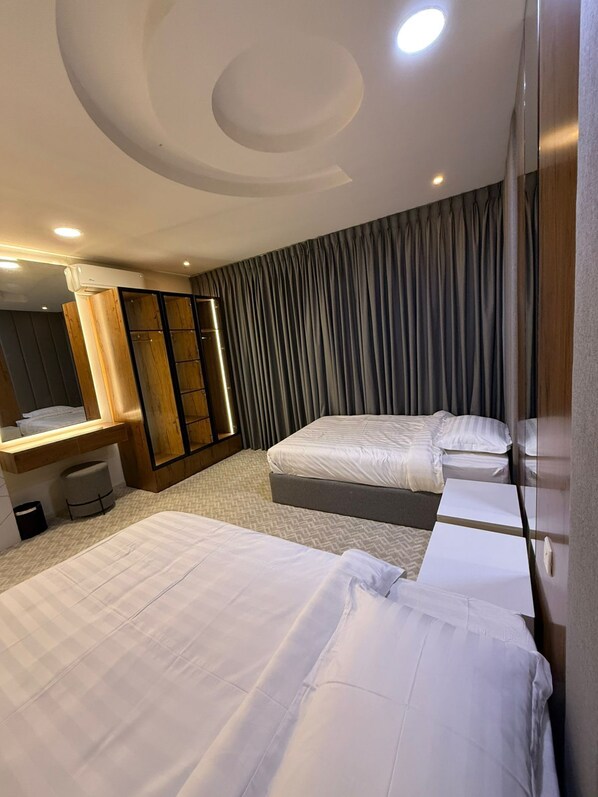 Cofres nos quartos, ferros/tábuas de passar roupa, Wi-Fi de cortesia