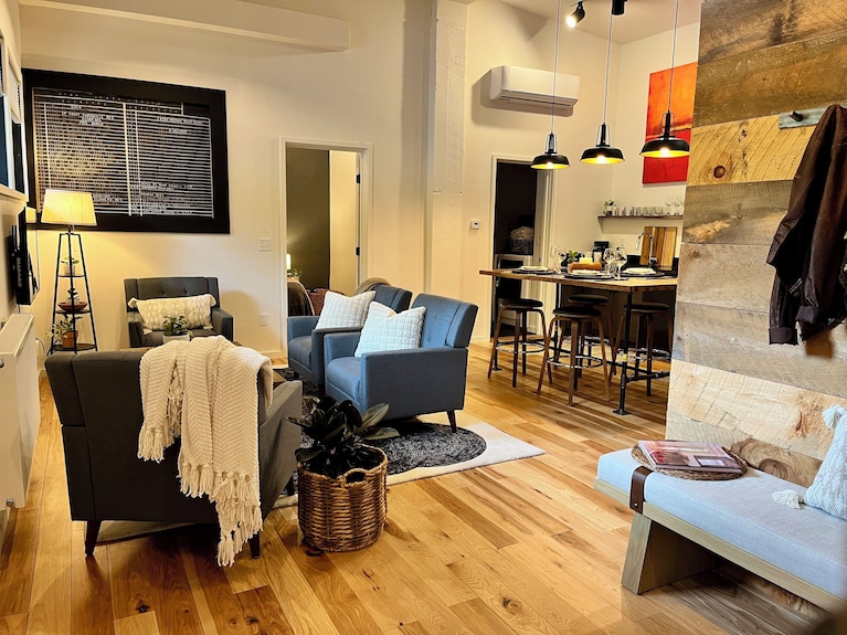 Revitalized Firehouse Retreat In Downtown Shelburne Falls. Walk To Everything! - グリーンフィールド, MA