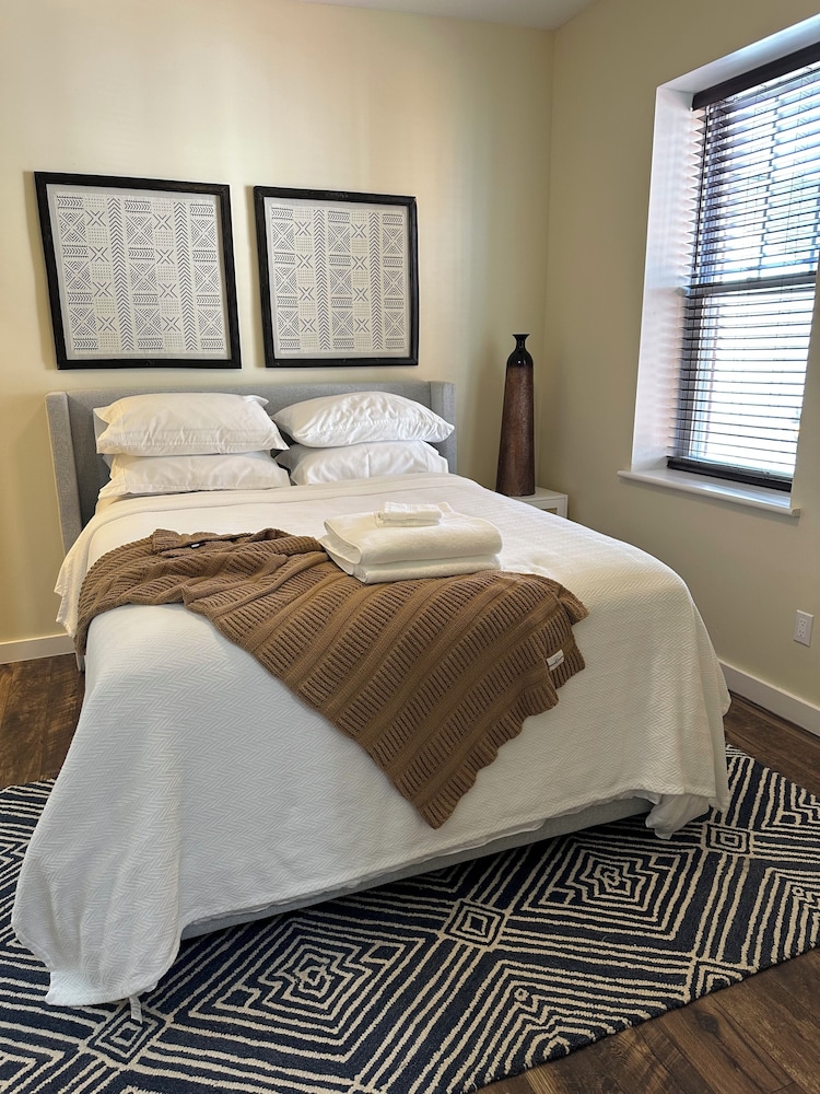 Cozy Carriage House with WiFi, AC & free garage parking near downtown ...