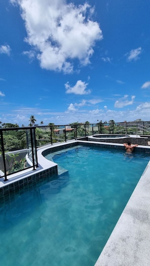 2 piscinas exteriores