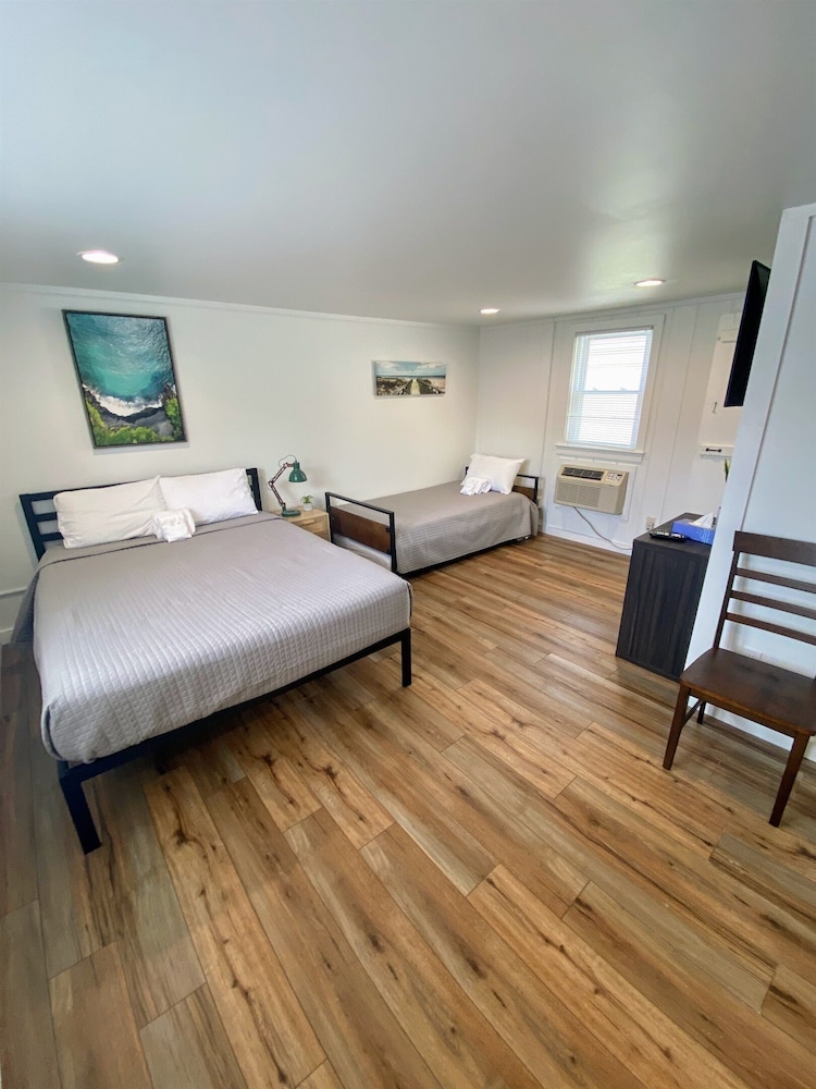 Mitten Flats #7 - 1 Block to the beach! - Ludington | Vrbo