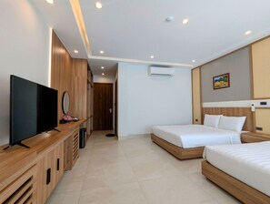 Quarto Familiar, banheira | Secretária, secretária adequada para computadores portáteis 