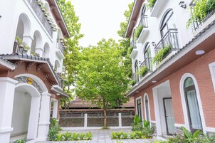 Quarto Duplo Deluxe, vista para a piscina | Vista do quarto