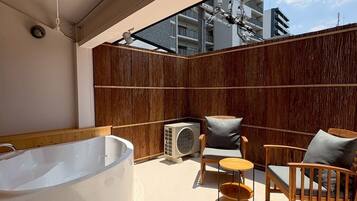 Roupas de cama premium, cortinas blackout, ferros/tábuas de passar roupa