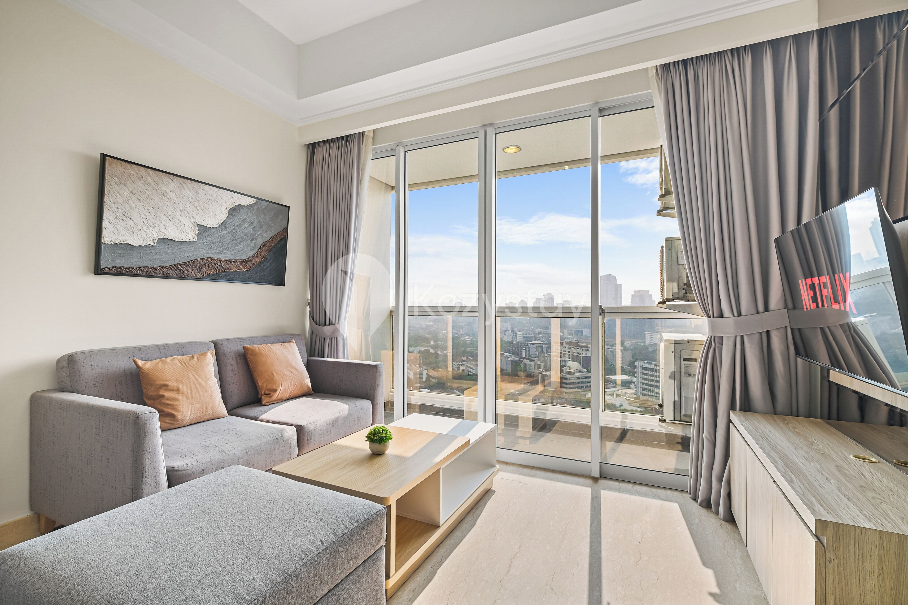 Apartamento, 2 quartos, Vista para a cidade | Sala de estar | Smart TV de 43 polegadas com canais por cabo, Netflix 