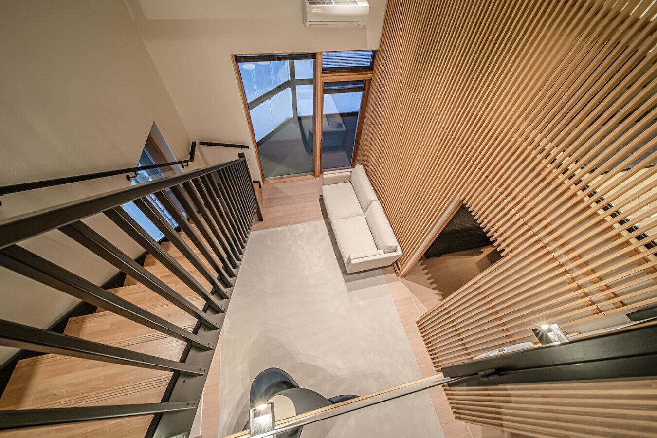 Aavalevi Frozen Chalet, Top Of Mountain - 라피 지역