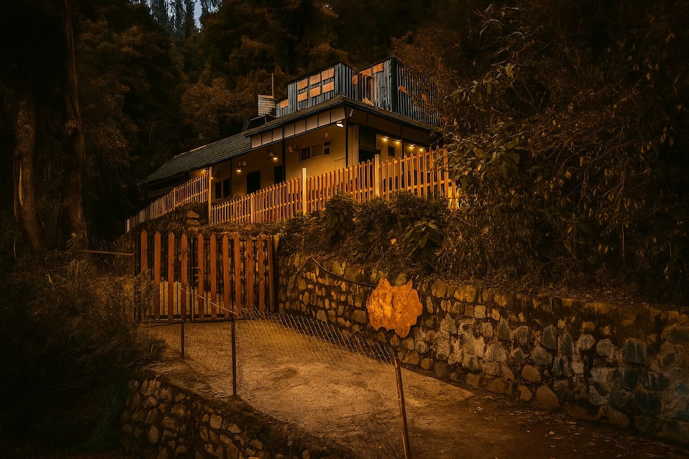 Amber By The Tamarillo - ウダガマンダラム