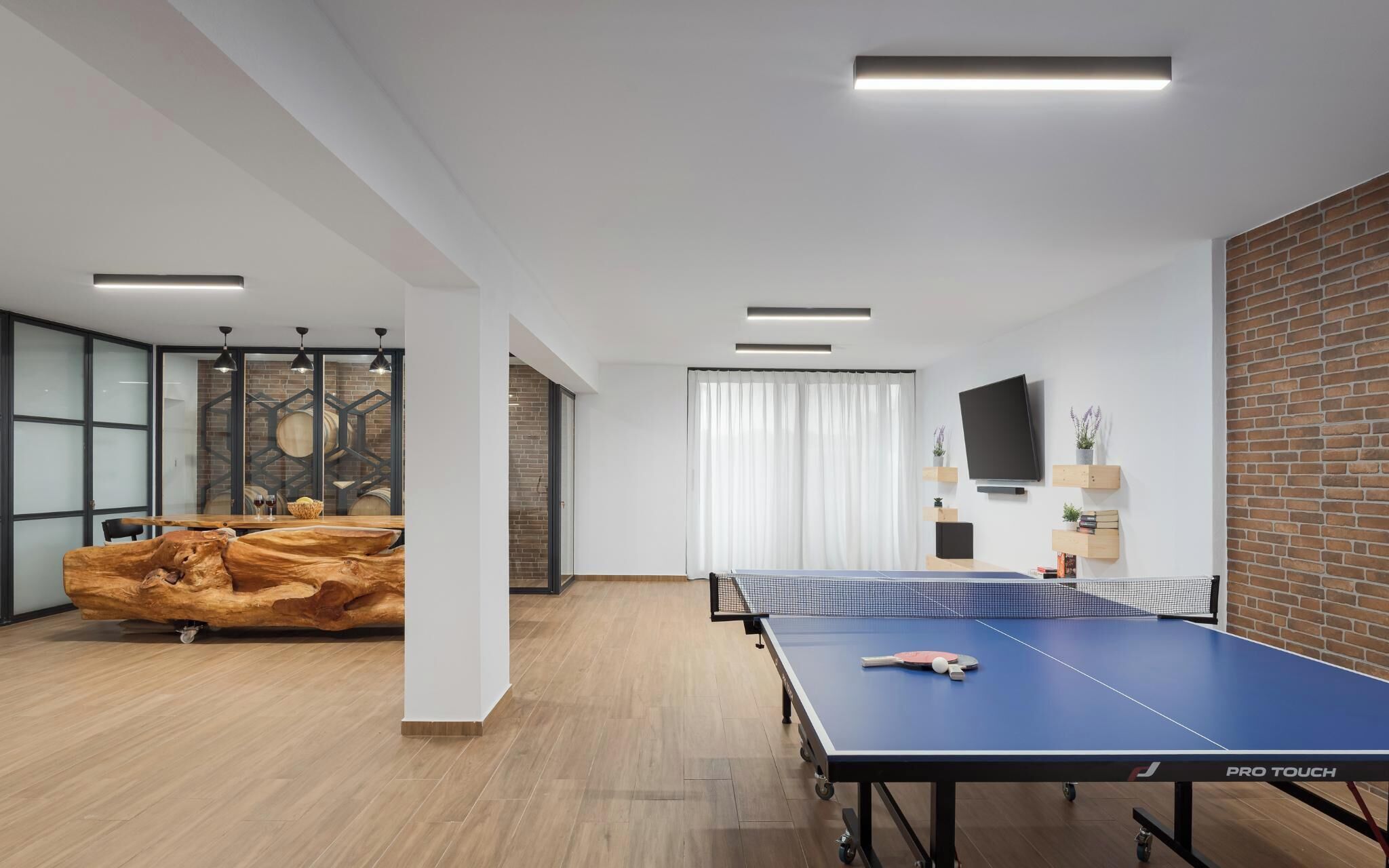 Villa Deluxe, vista para a montanha | Sala | Smart TV de 75 polegadas com canais digitais, ténis de mesa 