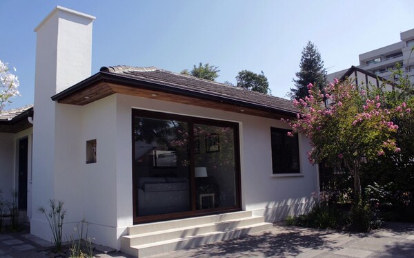 Cómoda Casa Con Jardín En Las Condes - Vitacura