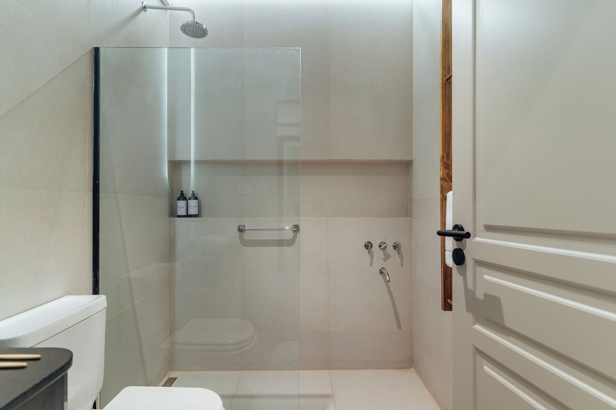 Apartamento | Banheiro | Produtos de toalete grátis, secador de cabelo, toalhas de banho 
