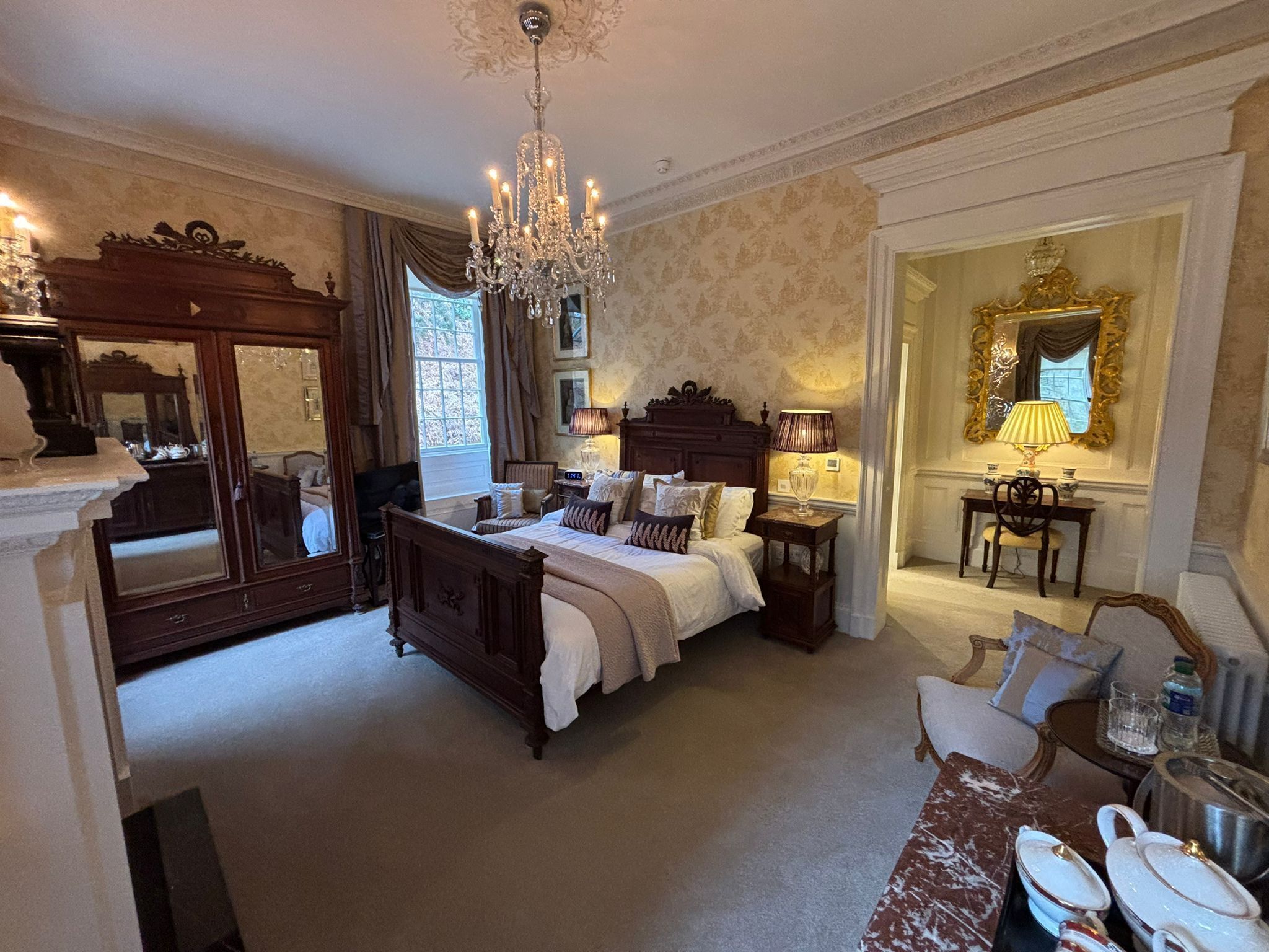 Suíte superior, suíte (Shower Room) | Cofres nos quartos, ferros/tábuas de passar roupa, Wi-Fi de cortesia