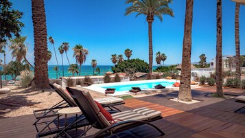 Vista para praia/oceano