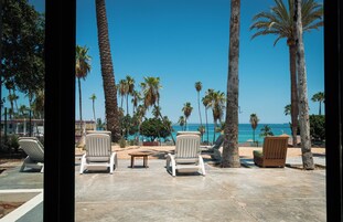 Roupas de cama premium, escrivaninha, ferros/tábuas de passar roupa