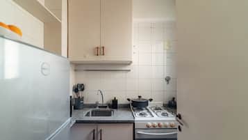 Apartamento standard | Cozinha privada | Geladeira grande, micro-ondas, fogão, cooktop