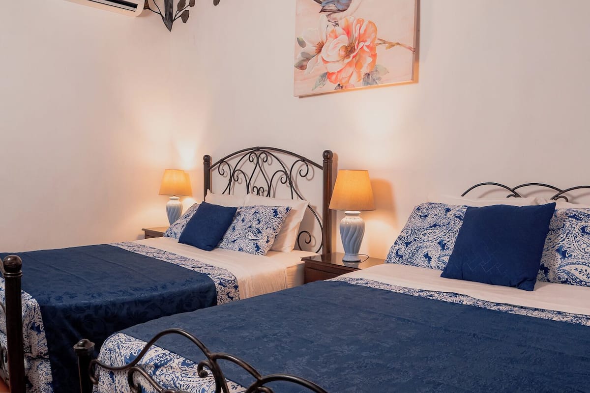 Quarto casal básico | Roupas de cama premium, edredons de pluma, individualmente decorados