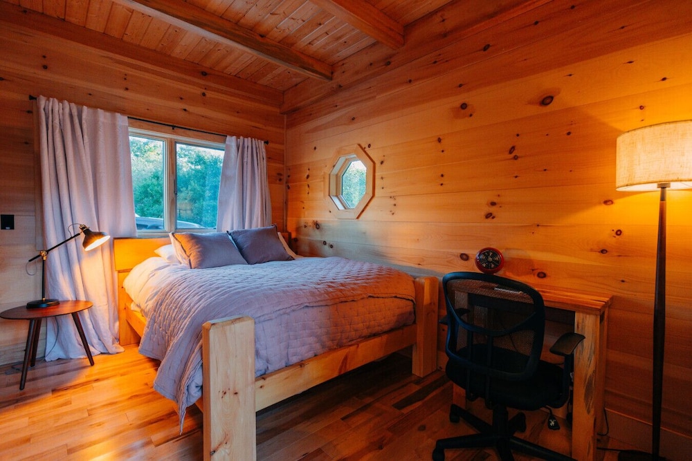 River Views | Private Hot Tub | The Cherry Cabin - Ellsworth | Vrbo