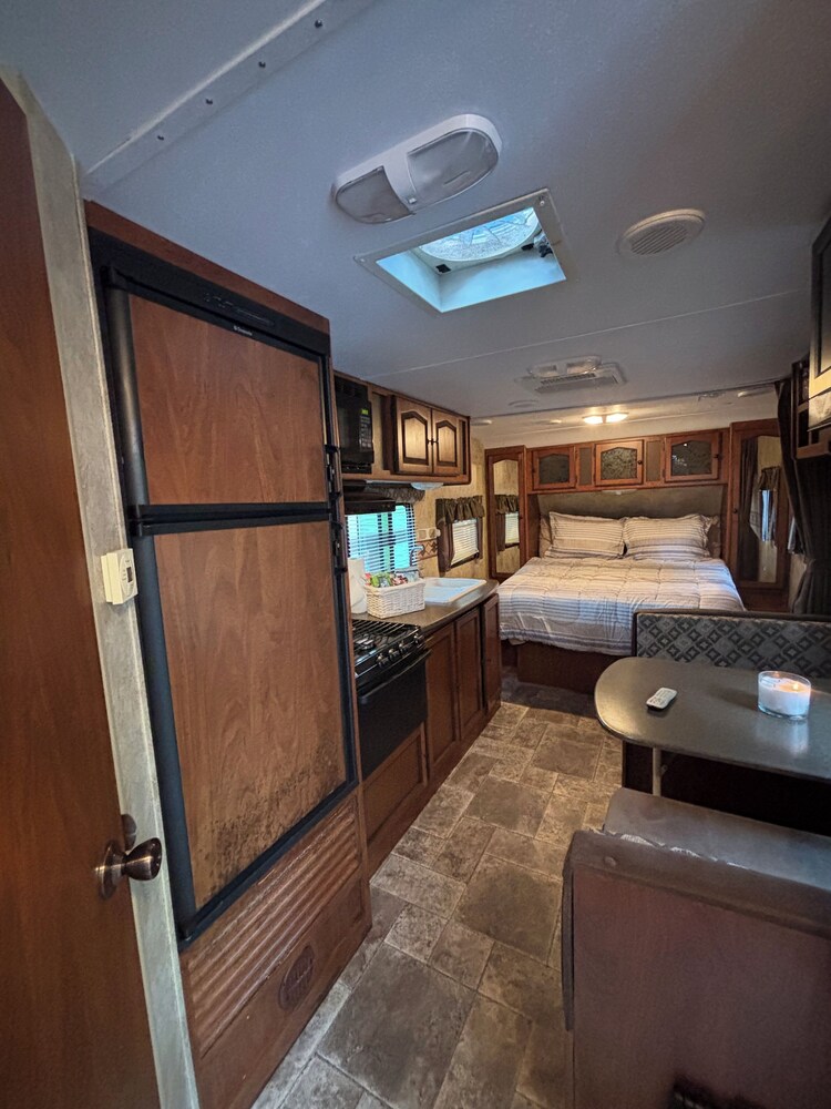 NEW! Cozy RV with WiFi and AC in beautiful Bellingham Camp Style, No ...