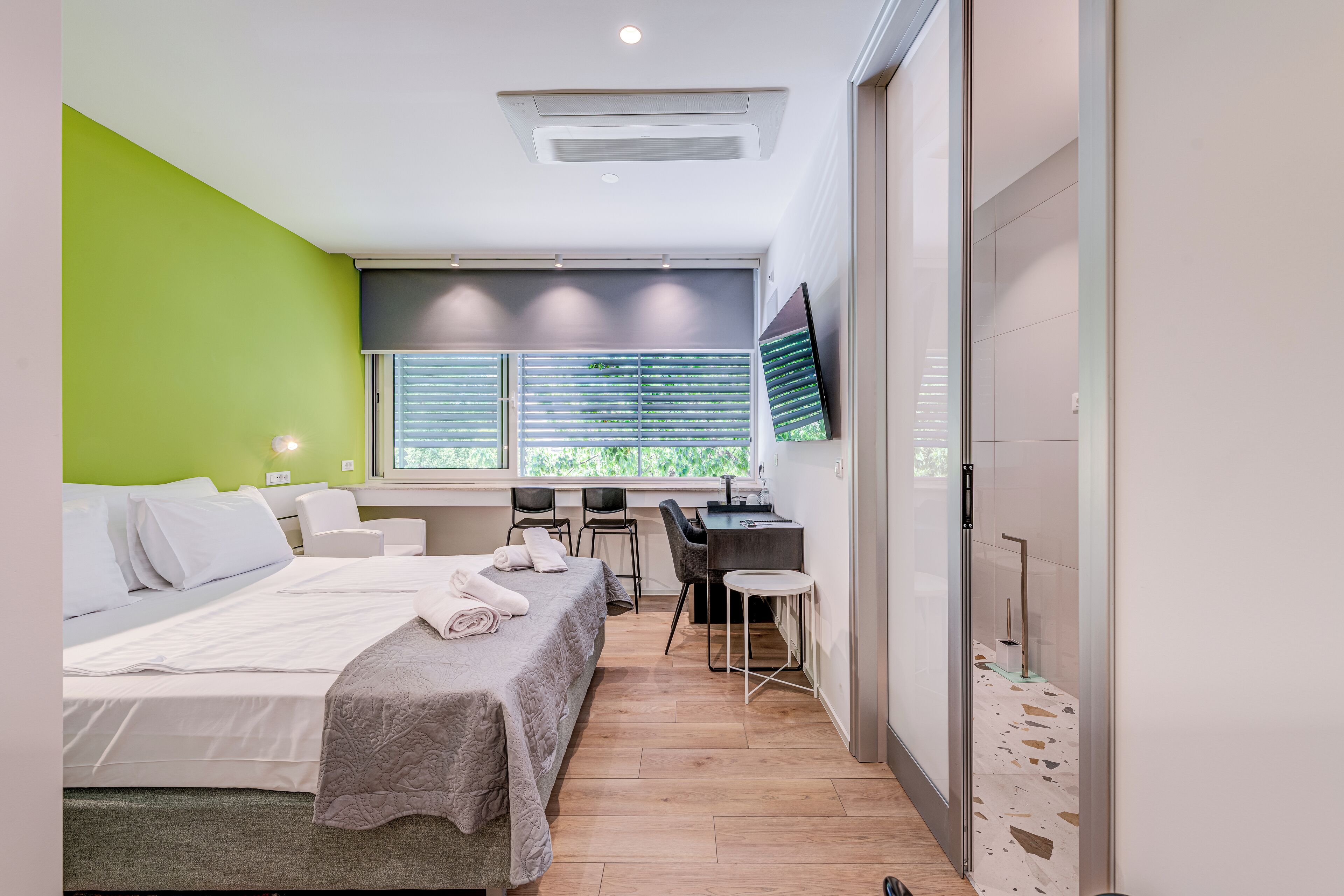 Quarto Duplo ou Twin Deluxe | Cofre no quarto, secretária 