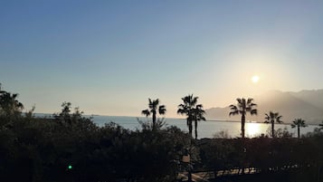 Quarto Quádruplo de Luxo, varanda, vista para o mar | Secretária, secretária adequada para computadores portáteis