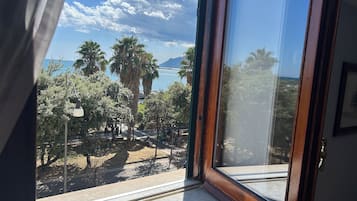Quarto Quádruplo de Luxo, varanda, vista para o mar | Vista para a água