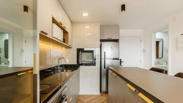 Apartamento Básico | Cozinha privada | Utensílios de cozinha