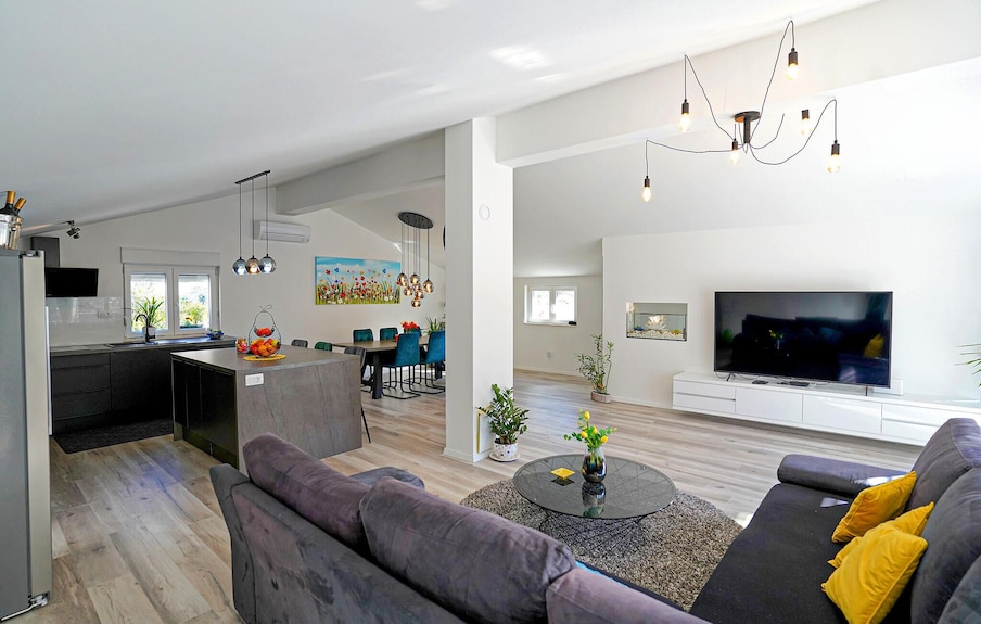 Belle Maison à Zrnovnica - Podstrana