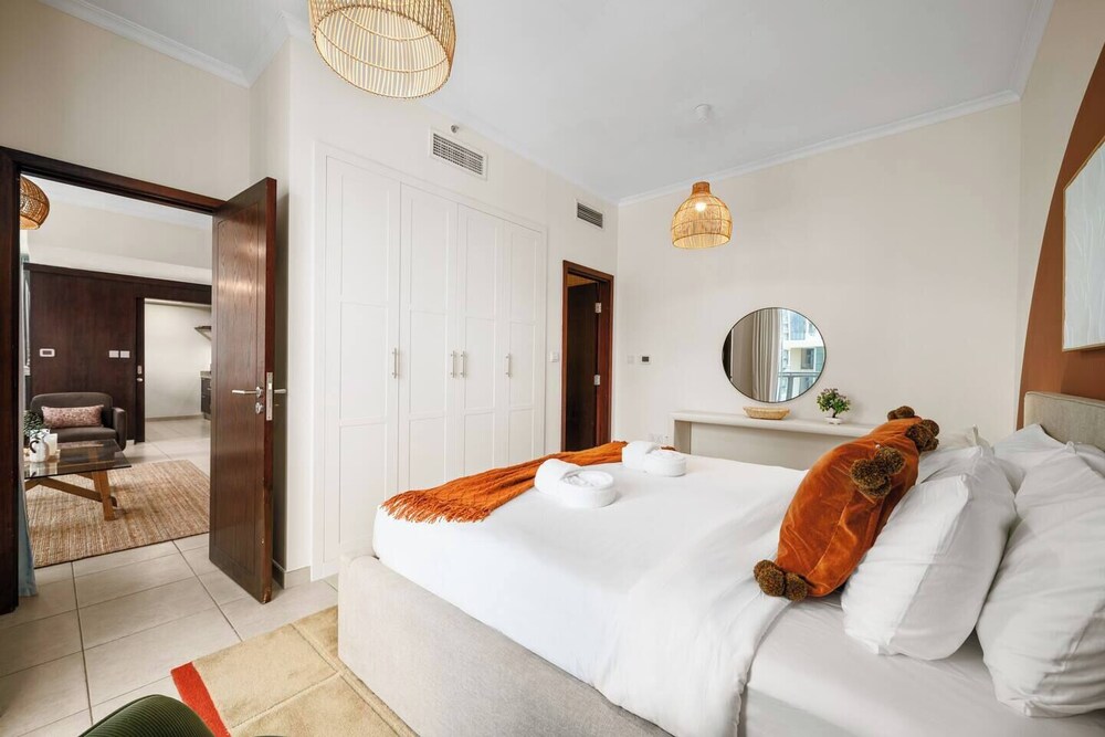 Downtown Gem|Walk to Dubai Mall & Burj Khalifa - Dubai | Vrbo