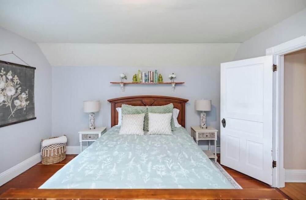 Rustic Farmhouse on the Vineyard - Goodhue County | Vrbo