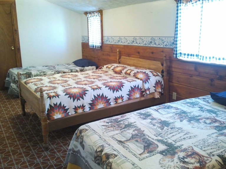 Lewis And Clark Room, Rustic Cozy Room For 3-4 In Historic Grant Mt With Wifi - Montana