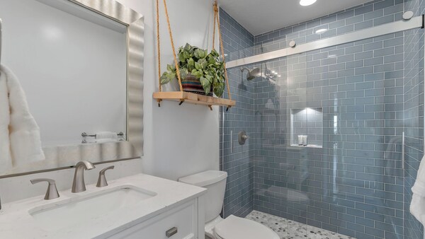 El Camino Surfhouse B By Avantstay Ocean Views & Deck, Near Trestles Beach - San Clemente, CA