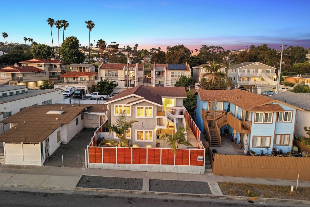 Modern San Clemente Duplex 2 Units W/ Ocean Views, Walk To Trestles Beach - San Clemente, CA