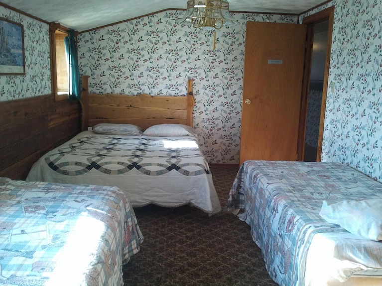 Victorian Room At The Horse Prairie Stage Stop, Lodge, Saloon, Hotel - Montana