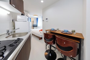 Apartamento, não fumadores (2002(2p)) | Cozinha privada | Um frigorífico, um micro-ondas, uma placa de cozinha 