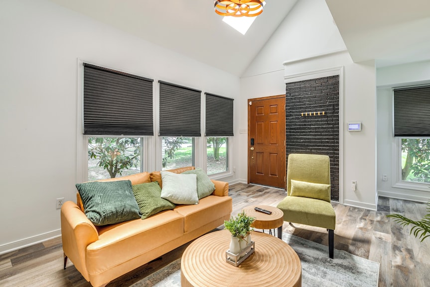 Game Room + Yard: Updated House In Chester! - 切斯特