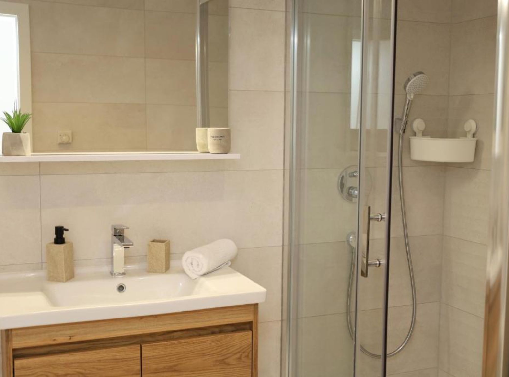 Apartamento (Two Bedroom Apartment with Terrace) | Casa de banho | Um polibã, toalhas fornecidas 