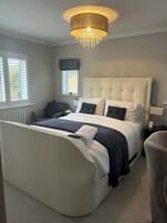 Quarto casal standard | Escrivaninha, espaço de trabalho para notebook