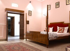 Suíte estúdio superluxo, vista para a montanha | Espaço de trabalho para notebook, cortinas blackout, Wi-Fi de cortesia