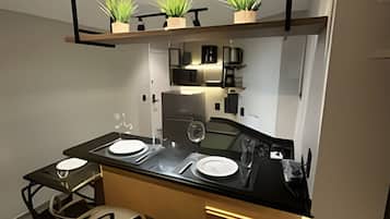 Loft conforto, para não fumantes, vista para o mar | Cozinha privada | Geladeira grande, micro-ondas, cooktop, chaleira elétrica
