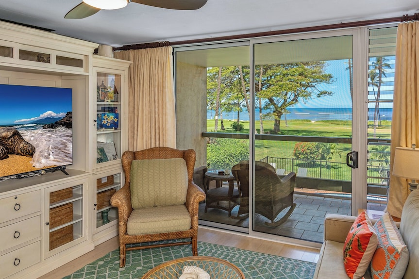 Leinaala Oceanfront #200 2nd Floor Unit, Large End Unit, Oceanfront Complex! - Hawaii