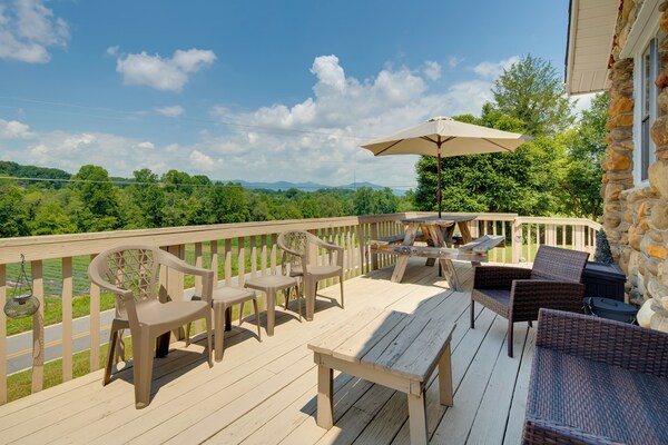 Hike + Explore: Mountain-view Escape In Candler - Asheville, NC