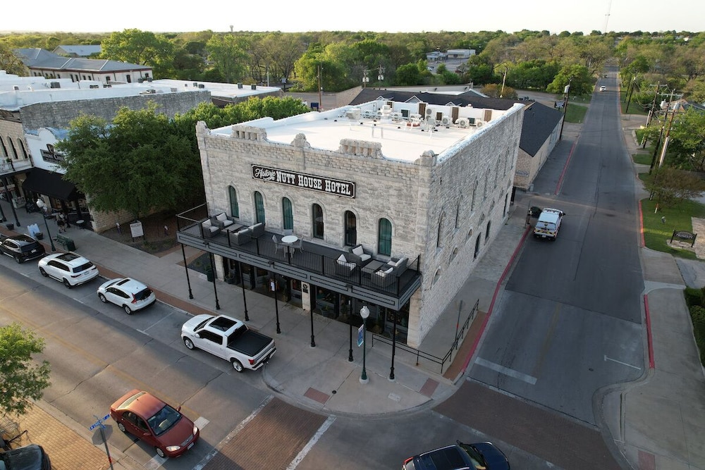 Nutt House Hotel - Granbury, TX