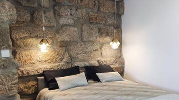 Quarto Duplo Comfort, varanda, Vista para a cidade | Quartos insonorizados, ferro/tábua de engomar, Wi-fi grátis