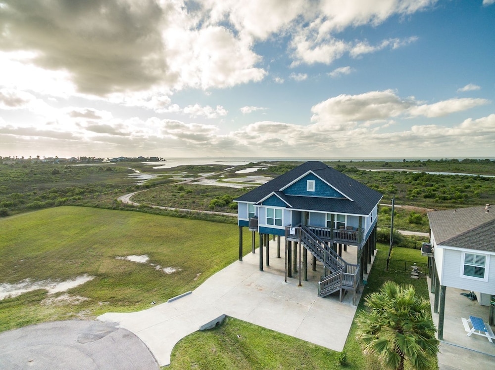 Sandy Hook By Ryson Vacation Rentals - Galveston, TX
