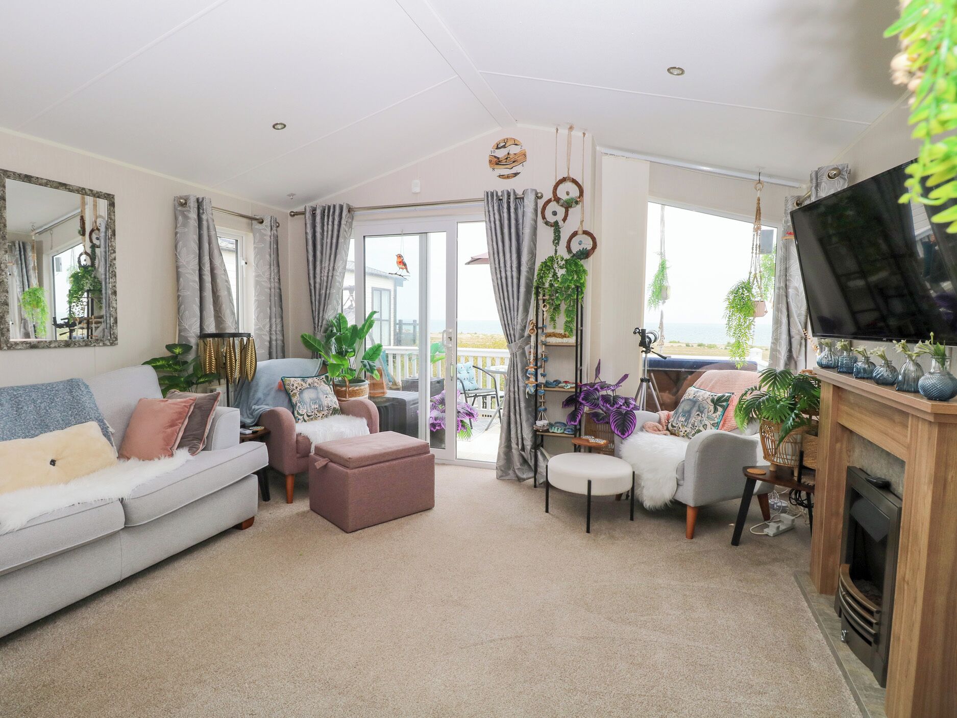 No. 2 - Seaview, Pet Friendly, Country Holiday Cottage In Kessingland - Kessingland