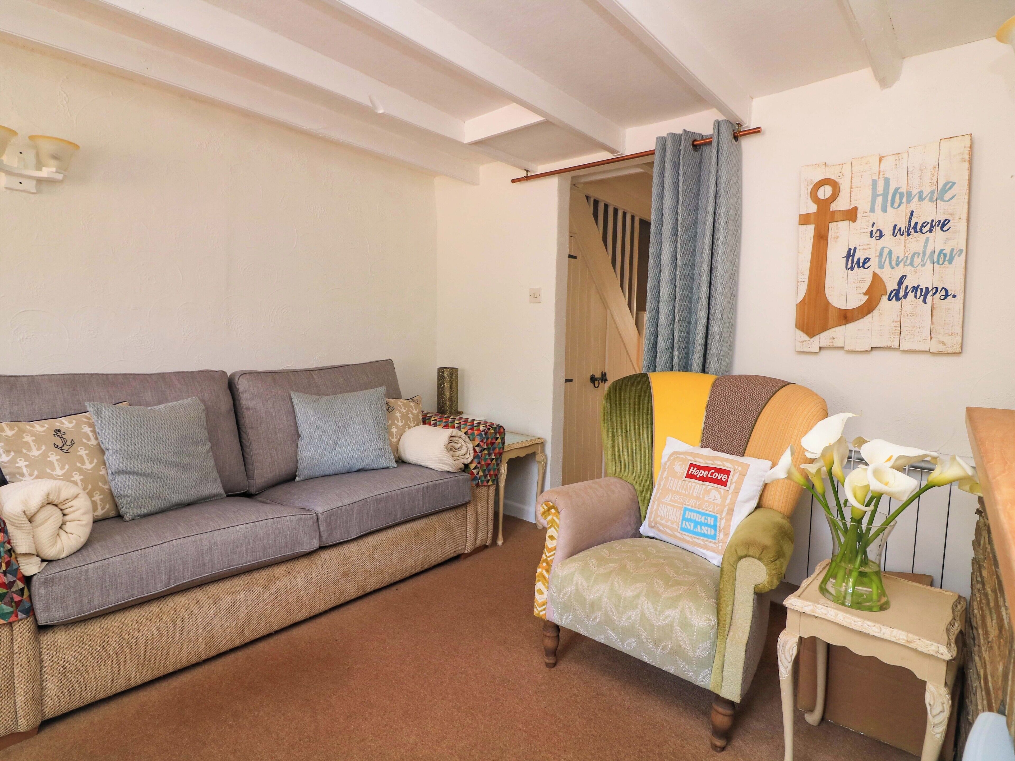 2 The Square, Pet Friendly, Character Holiday Cottage In Hope Cove - Hope Cove