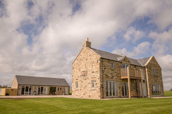 Waterloo Lodge - a house that sleeps 12 guests in 6 bedrooms Reviews ...