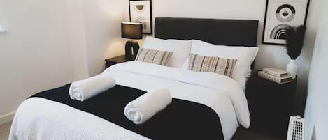 2 quartos, Wi-Fi de cortesia, roupa de cama