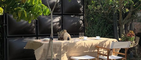 Casa Comfort, 2 quartos, pátio, vista para o jardim | Terraço/pátio interior